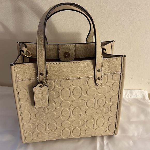 Coach | Bags | Coach Field Tote 22 Ivory C4829 In Signature Leather ...
